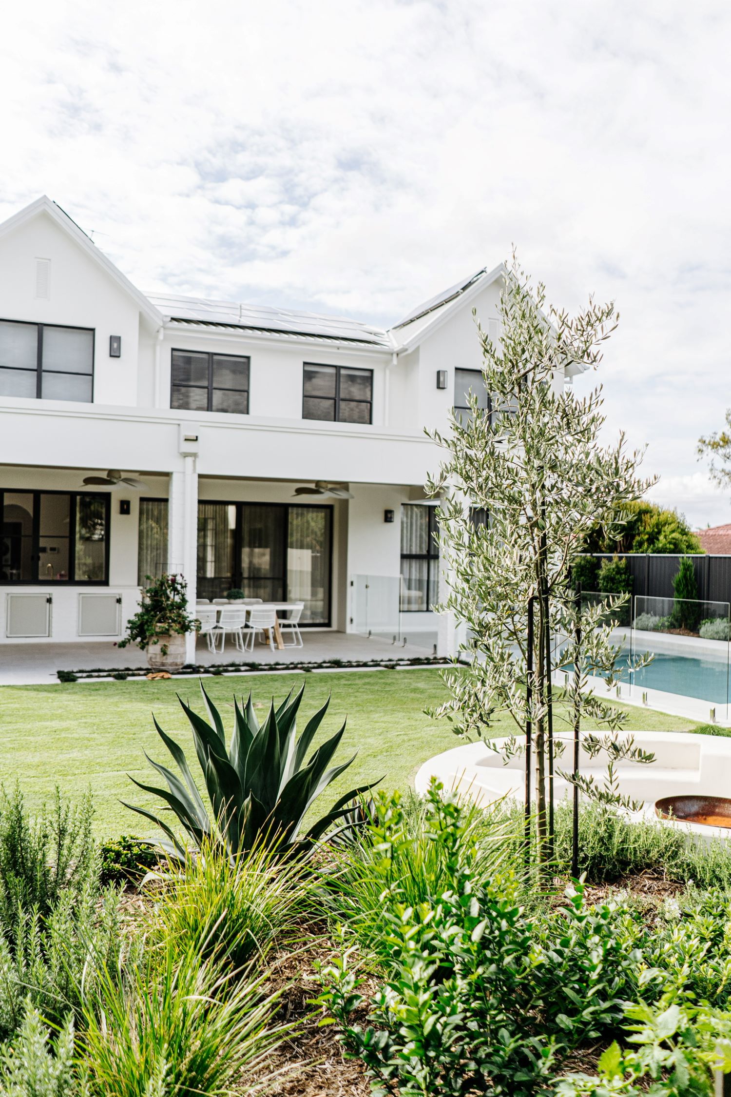 The Art of Landscape Design with Elizabeth Weyer - Style Sourcebook