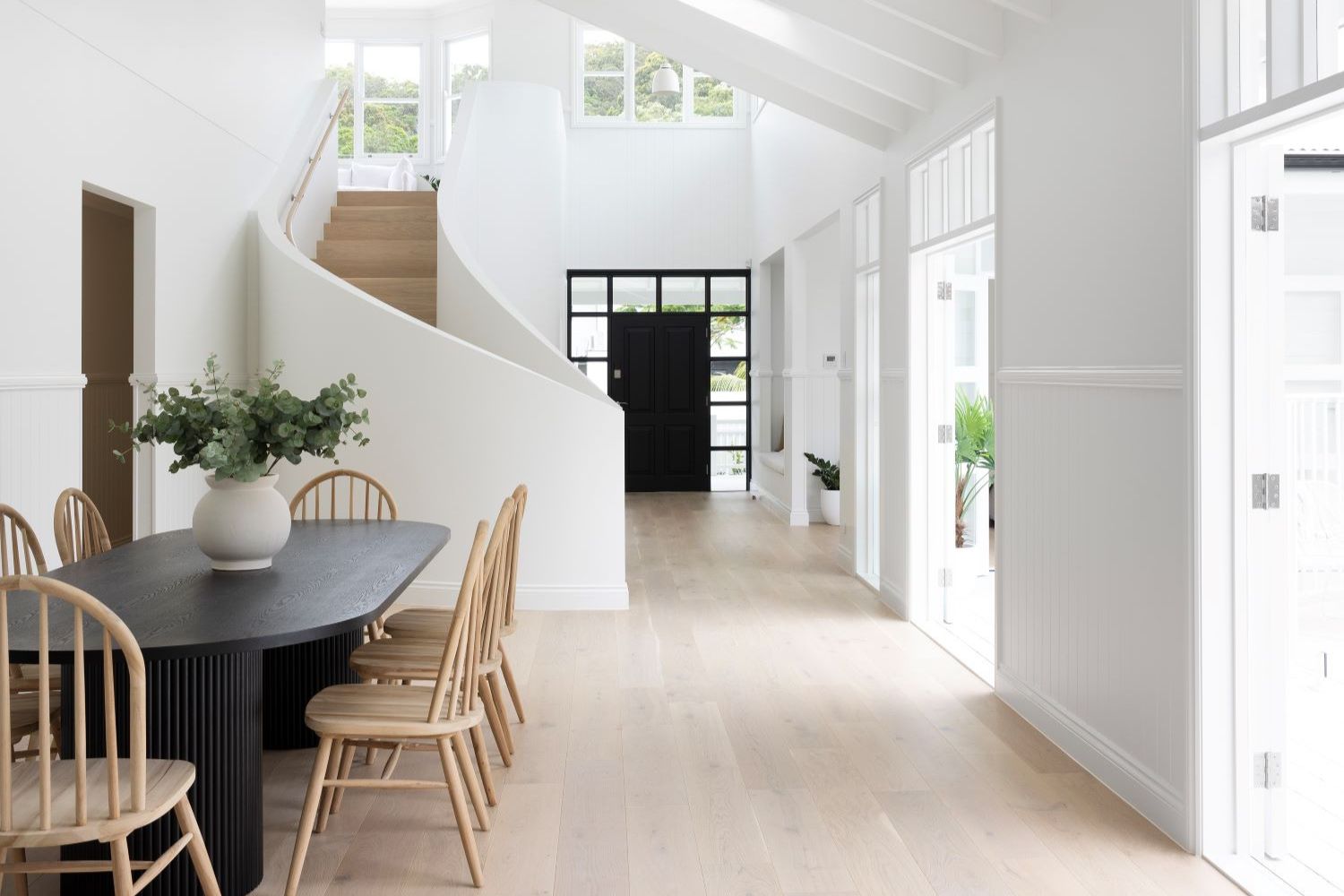 A Coastal Queenslander Inspired By Its Burleigh Heads Location - Style ...