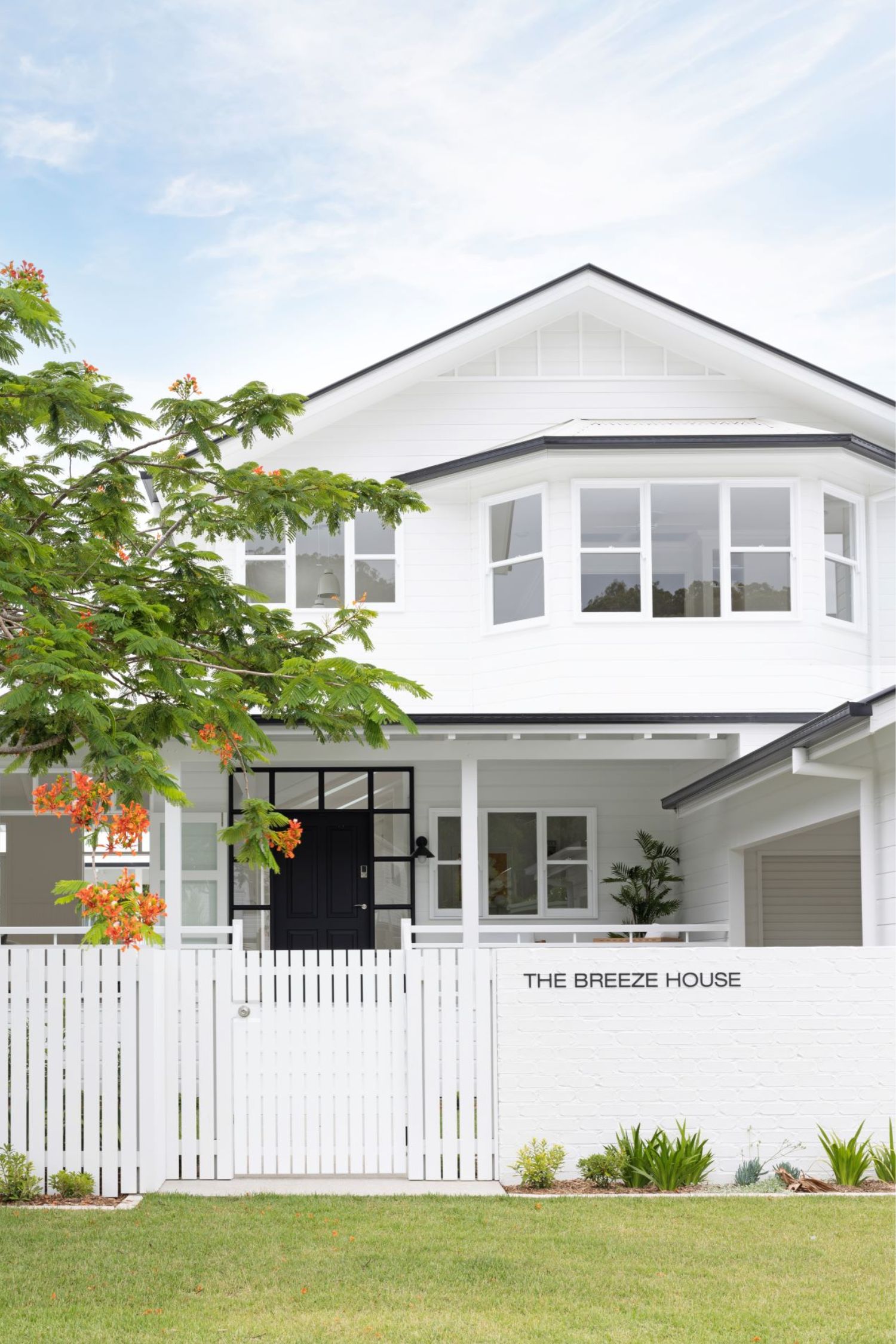 A Coastal Queenslander Inspired By Its Burleigh Heads Location - Style ...