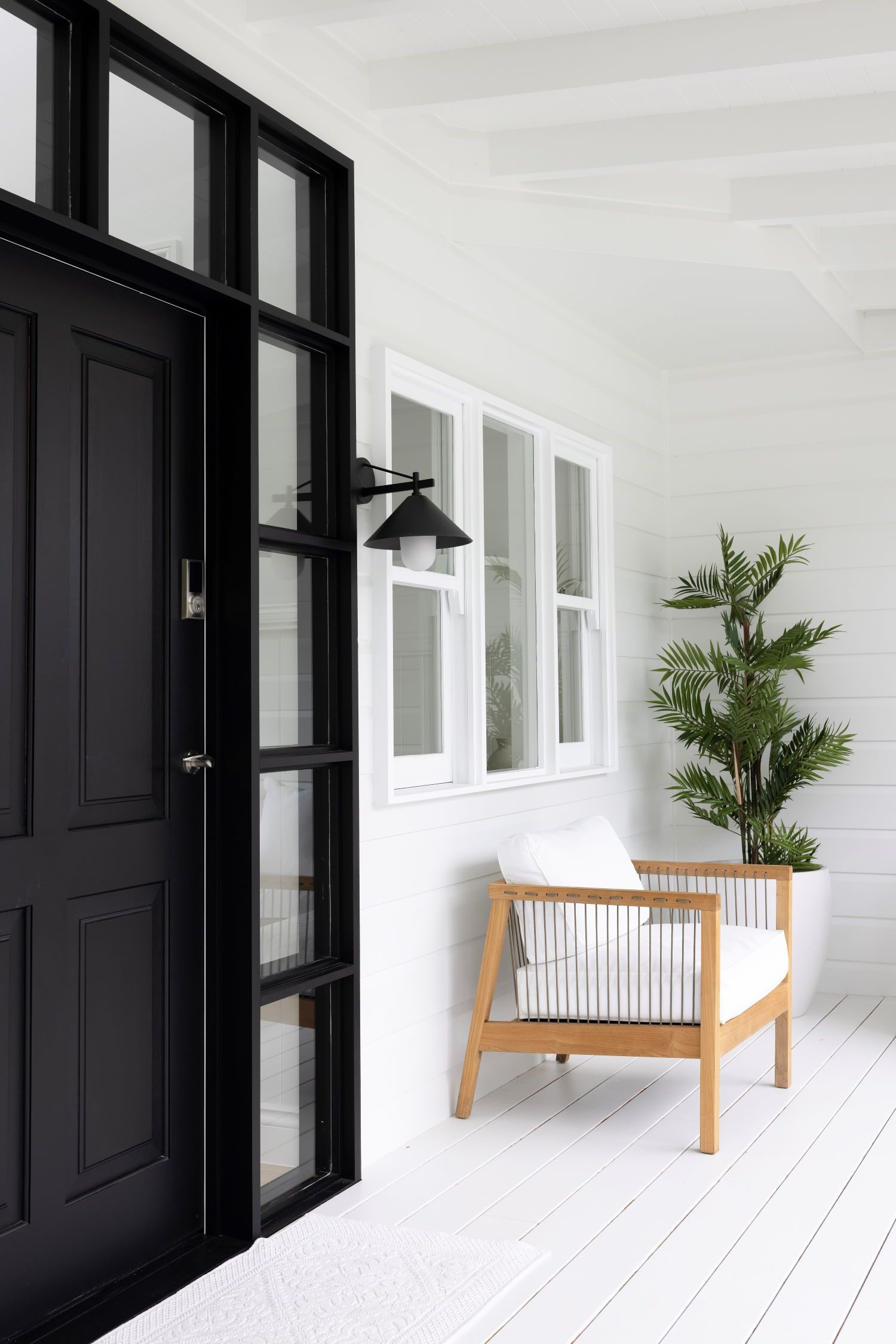 A Coastal Queenslander Inspired By Its Burleigh Heads Location - Style ...