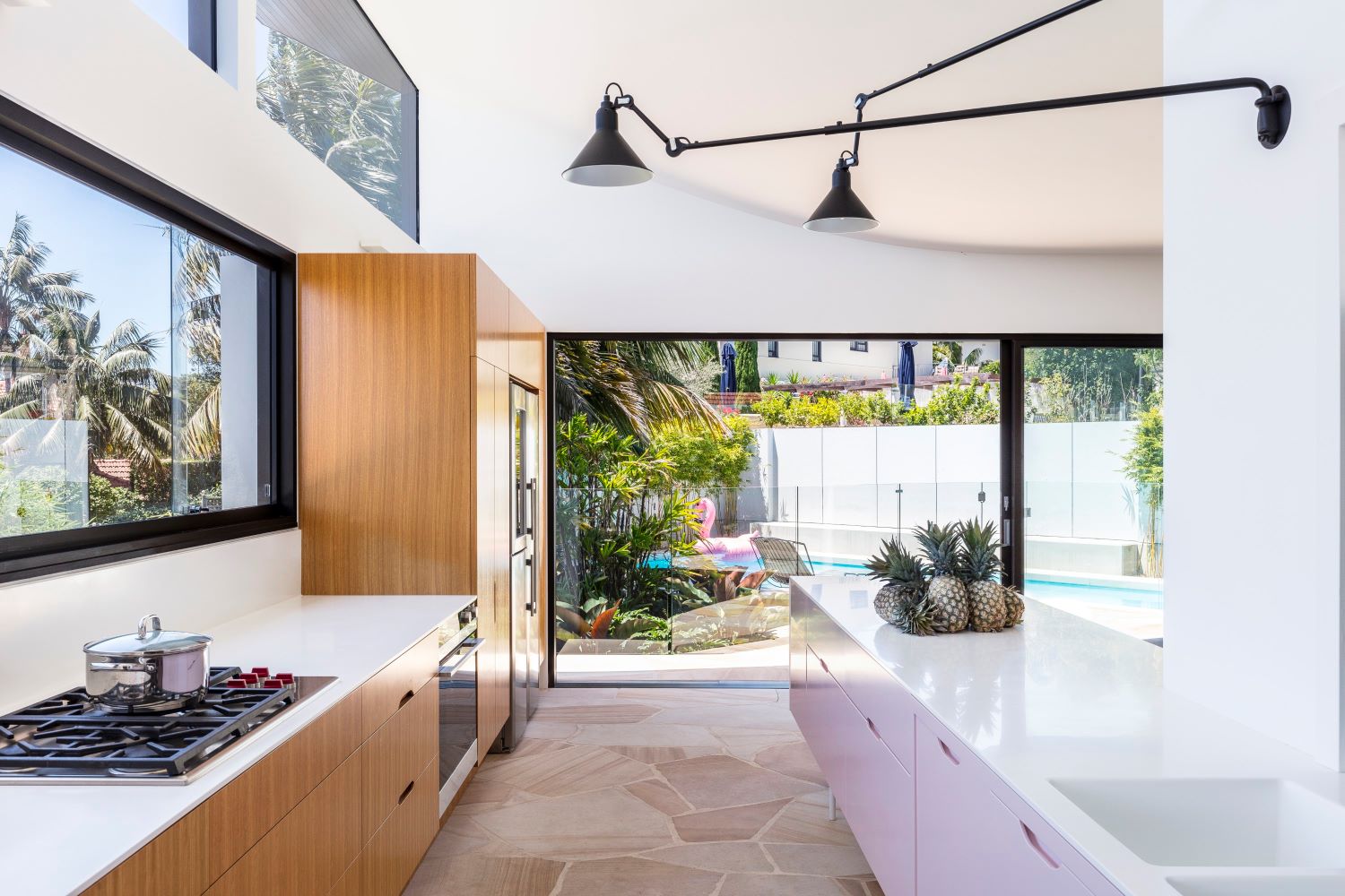 A Striking Mid-Century Modern Home Channelling Palm Springs - Style ...