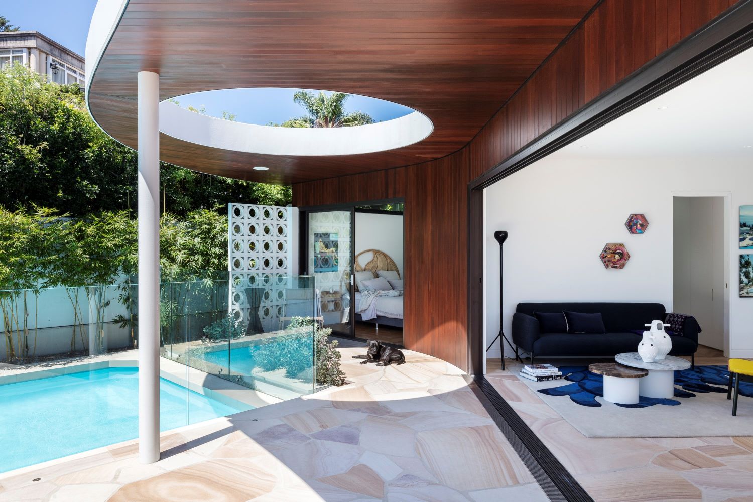 A Striking Mid-Century Modern Home Channelling Palm Springs - Style ...